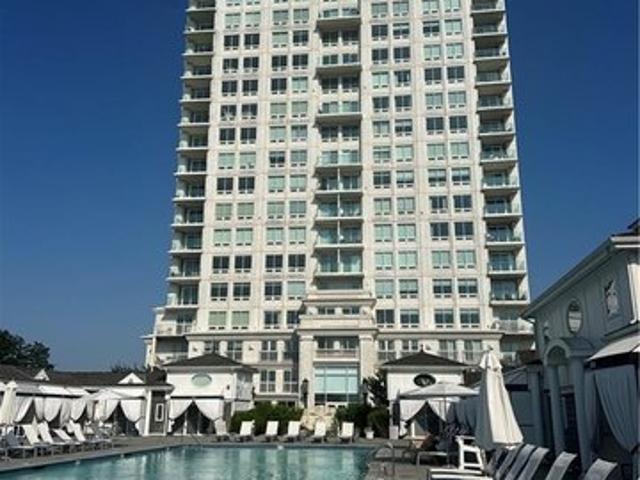 1 Tower Dr Apt 704, Portsmouth, RI 02871