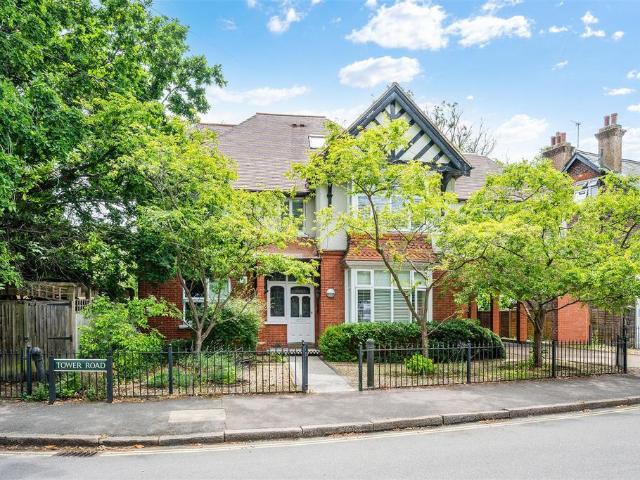 1 Tower Road, Tadworth 1 bed flat to rent £1,450 pcm £335 pw