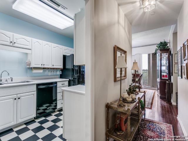 1 Towers Park Ln, Unit 412, San Antonio, TX 78209 | MLS #1926