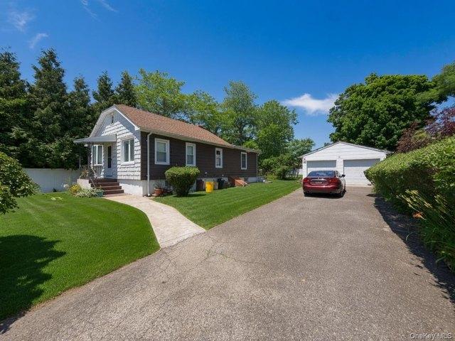 1 Trebor Rd, Massapequa, NY 11758