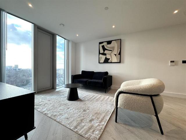 1 Trinity Way, Manchester M3 2 bed apartment to rent £1,725 pcm £398 pw