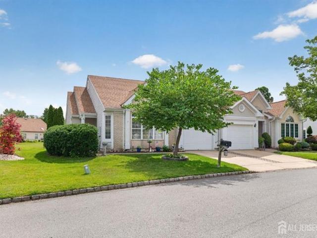 1 Umberland Pl, Monroe, NJ 08831