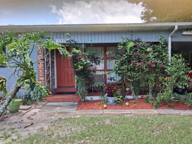 1 unfurnished bedroom in single residence neighbor