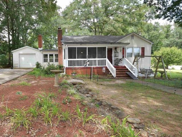 1 Valley Dr, Lyman, SC 29365
