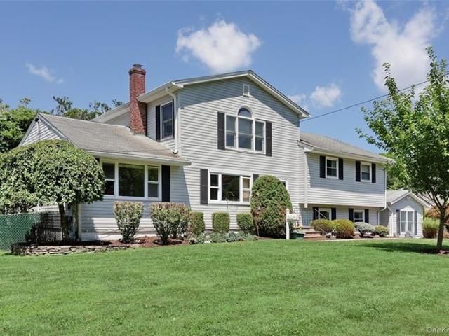 1 Verdin Dr, New City, NY 10956