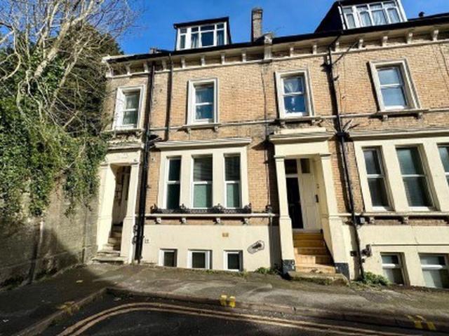 1 Verulam Place, Bournemouth 2 bed flat to rent £1,000 pcm £231 pw