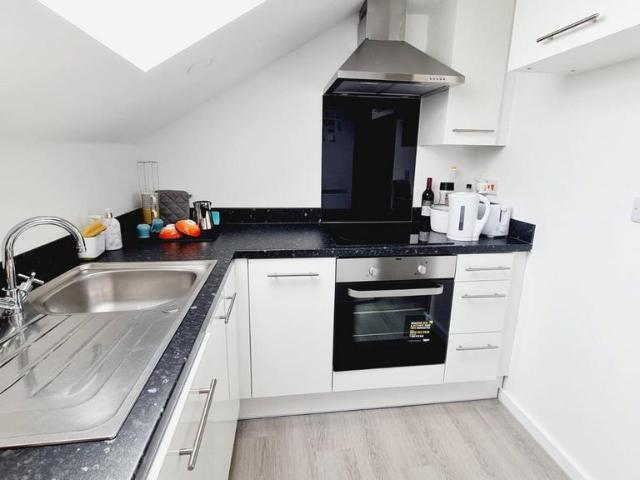 1 Viaduct, Kirkstall, Leeds, LS4 2 bed apartment to rent £1,050 pcm £242 pw