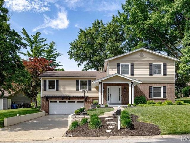 1 Vienna Ct, Lake Saint Louis, MO 63367