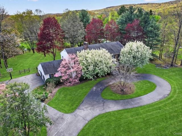 1 Vivian Pl, Montebello, NY 10901