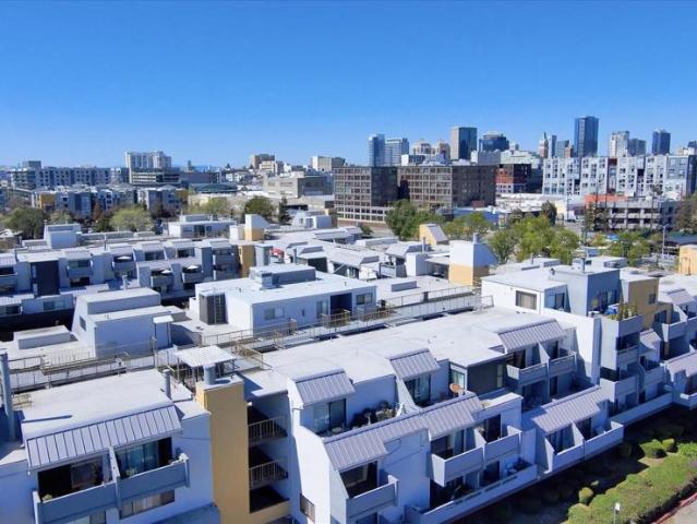 1 W Embarcadero 354