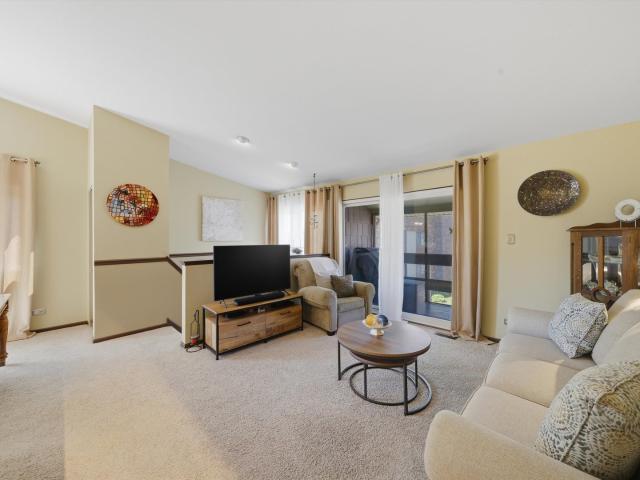 1 W Stonebridge Court # 1C