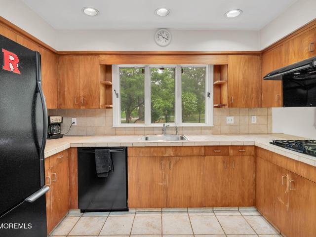 1 Wakefield Lane