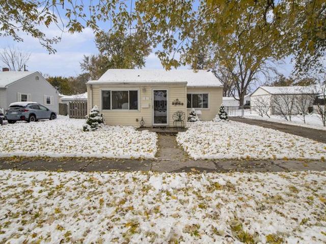 1 Walnut Pkwy, Crown Point, IN 46307