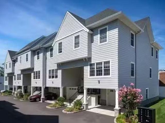 1 Wallace Court, 04, Valley Stream, NY 11580