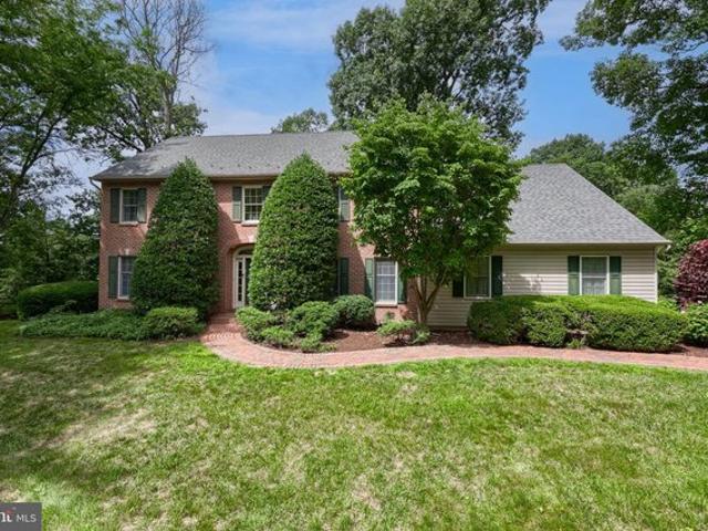 1 Warren Cir, Lititz, PA 17543