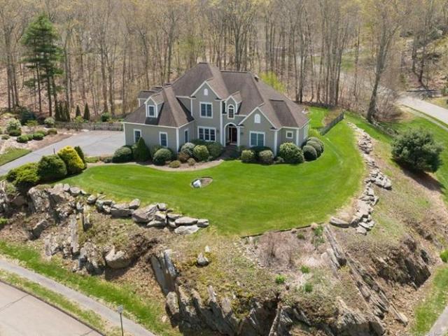 1 Whittemore Pl, Westbrook, CT 06498