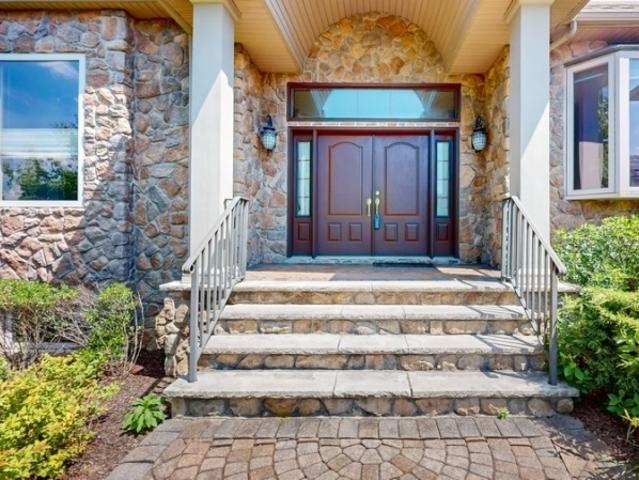 1 White Oak Ct