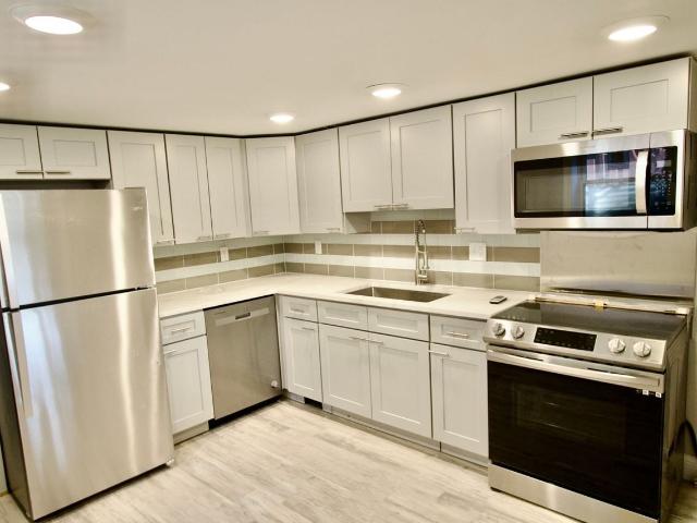 1 White PI 1 Bedroom Apartment for Rent at 1 Whites Pl, Bloomington, IL 61701
