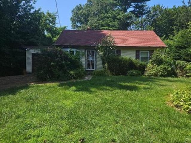 1 Winnetou Rd, White Plains, NY 10603