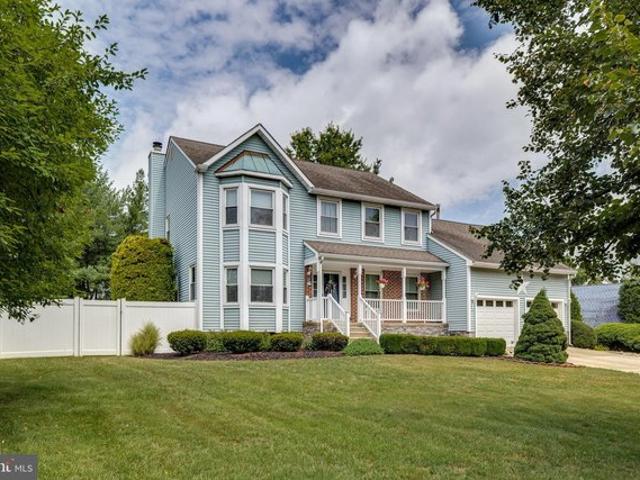 1 Winterberry Ct, Mount Laurel, NJ 08054