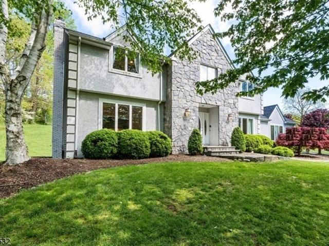 1 Winters Dr, Lebanon, NJ 08826