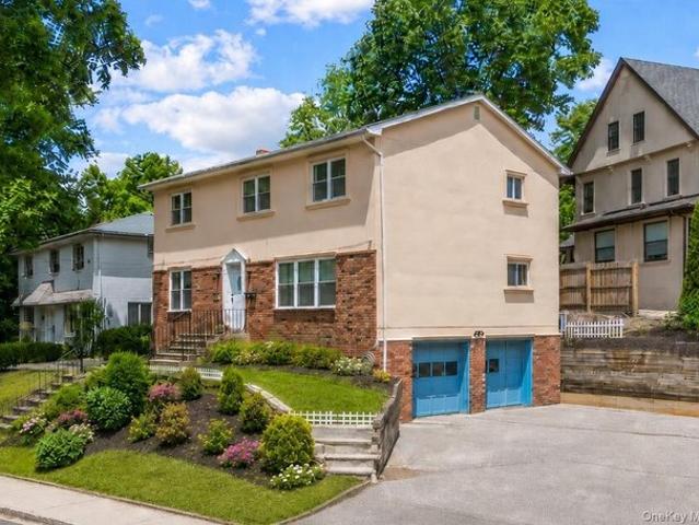 1 Wood Rd, Great Neck, NY 11024