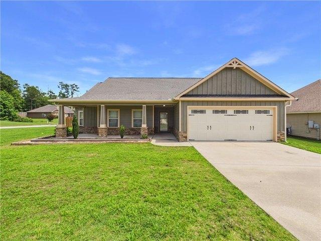 1 Woodchase Ct, Phenix City, AL 36870