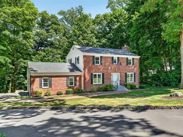 1 Woodland Dr, Pleasantville, NY 10570