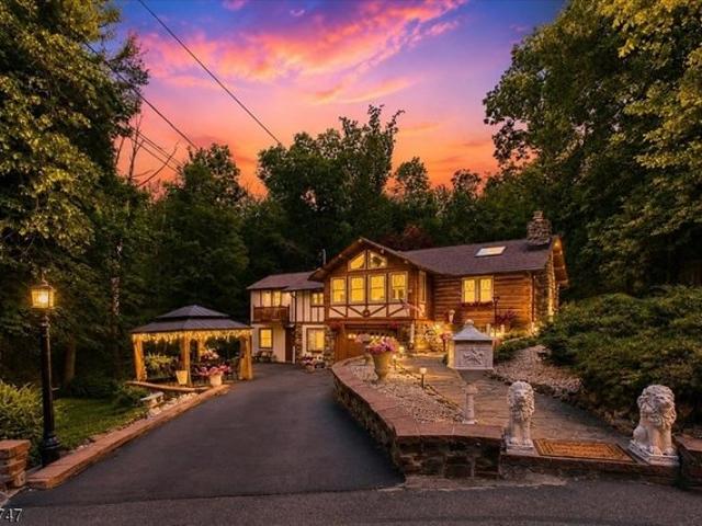 1 Woodlawn Rd, Sparta, NJ 07871