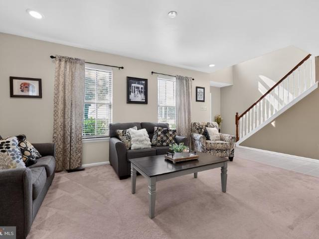 1 Woodleigh Court