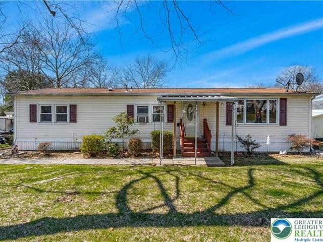 1 Woodsdale Ct, Moore Township, PA 18014