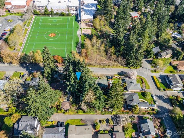 1 XX NE 135th Street