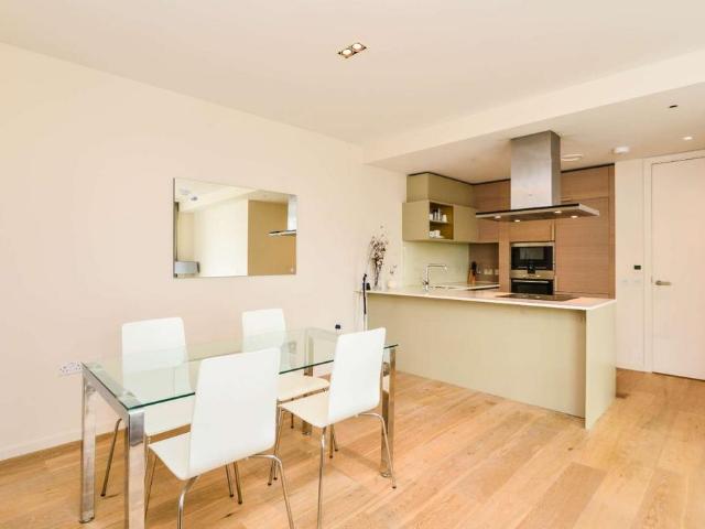 1 York Way, Kings Cross, London 2 bed flat to rent £3,900 pcm £900 pw