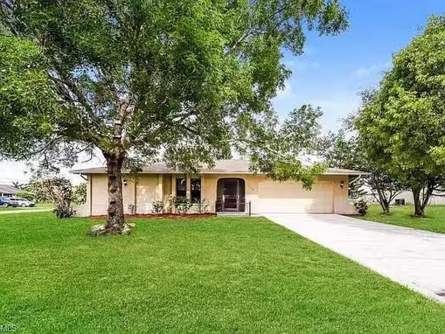 $1,045 3 Bedroom 2 Bathroom House In Cape Coral With Great A.