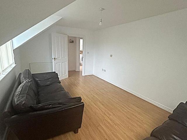 £975 PCM, Modern Two Bedroom Second Floor Flat with Allocated Off Road Parking in Chartwell Court, Cowbridge Road East, Canton, Cardiff, CF5 1BN