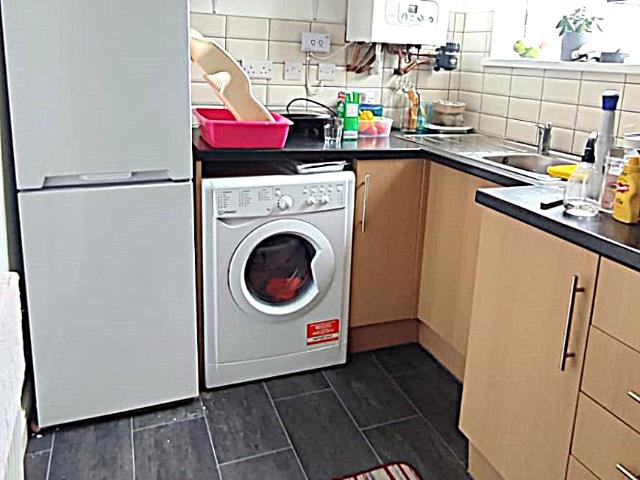 £1,050 PCM, Spacious Two Bedroom First Floor Flat in Corporation Road, Grangetown, Cardiff, CF11 7AN