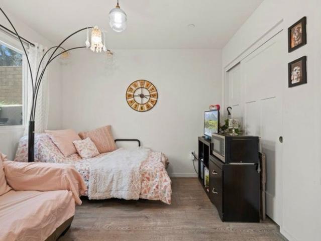 $1,050 PRIVATE BEDROOM + SHARED BATHROOM
