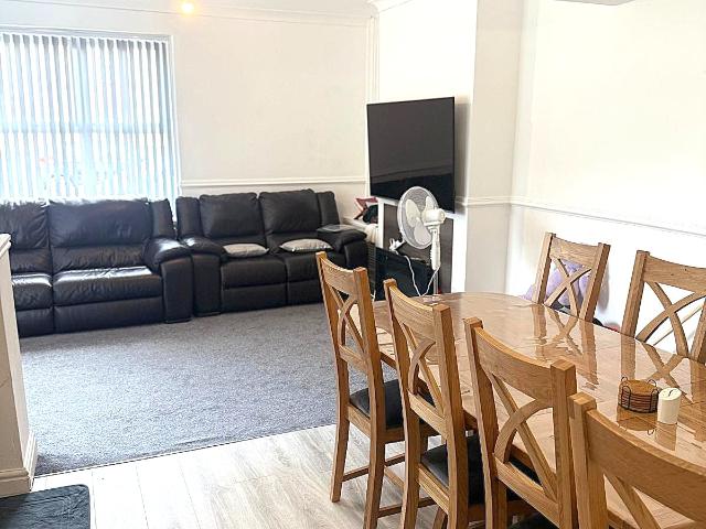 £1,075 PCM, Spacious Two Bedroom Ground Floor Flat With Garden In Homesdale Street, Grangetown, Cardiff, CF11 7HE