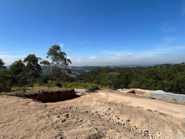 1.000m² para construir chalés a 15 min da Rota do Vinho