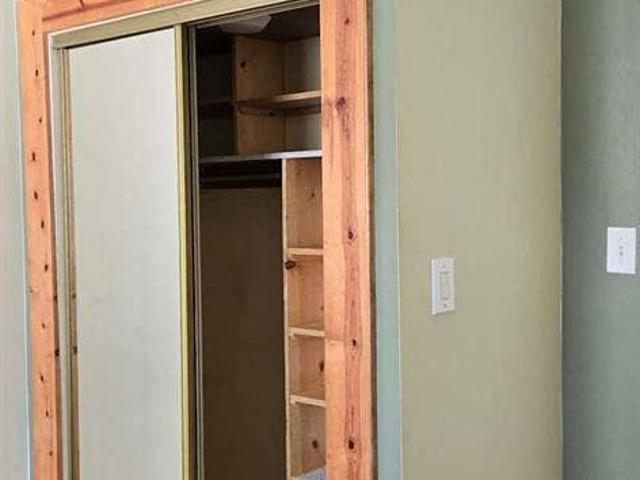 $1,150.00 /mo 13' x 10' bedroom