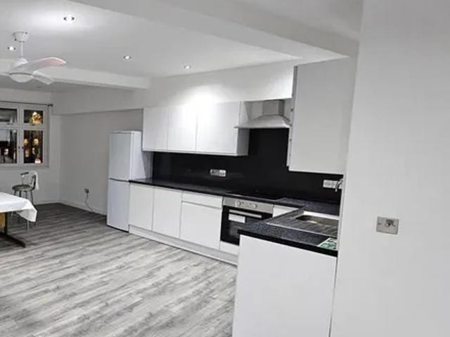 1 16 Morden Court, London, SM4 5HH, United Kingdom | 1 bed apartment for rent #138931254 | Rentberry