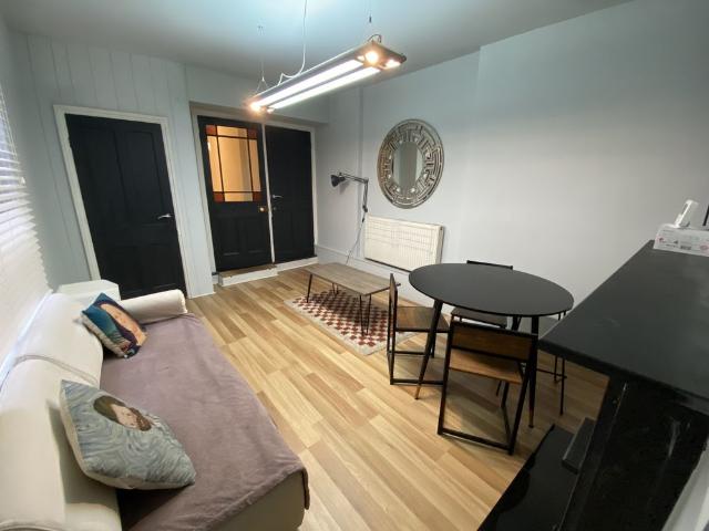 £1,100 PCM, Furnished Two Bedroom Ground Floor Flat with Shared Garden in Neville Place, Riverside, Cardiff, CF11 6EP