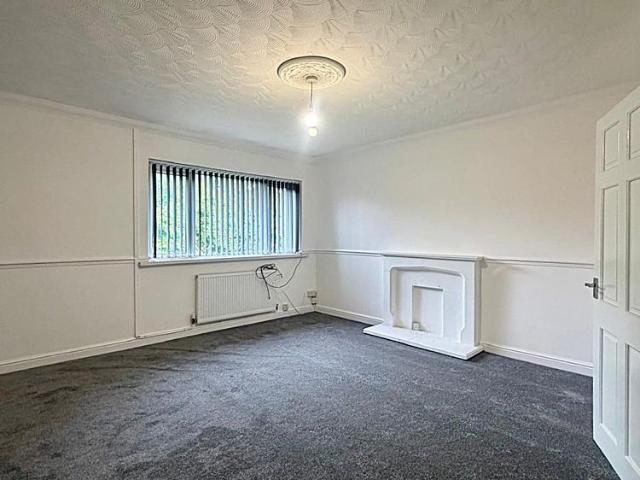 £1,100 PCM, Spacious Three Bedroom Top Floor Flat with Off Road Parking in Downton Grange, New Road, Rumney, Cardiff, CF3 3BW