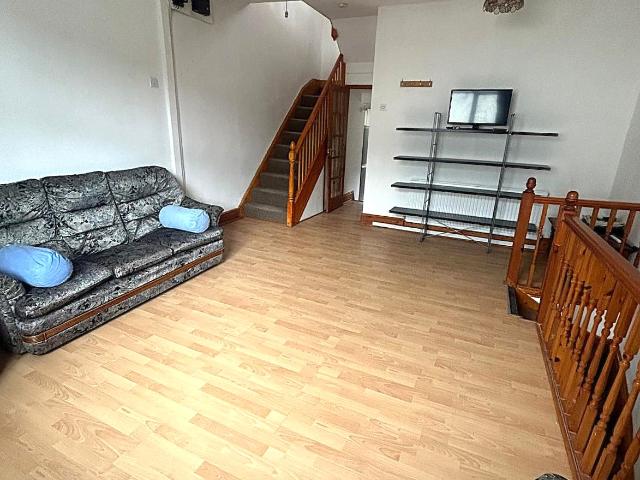 £1,100 PCM, Spacious Two Bedroom Part Furnished Duplex in Cowbridge Road East, Canton, Cardiff, CF11 9DU