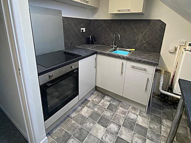 £1,100 PCM, Refurbished Two Bedroom Second Floor Flat in Penarth Road, Grangetown, Cardiff, CF11 6FR