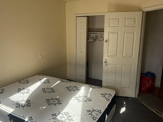1,100 Room Available