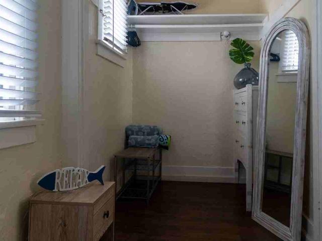 1. 1140 3rd 1 Bedroom Apartment for Rent at 1140 E 3rd St, Long Beach, CA 90802 Bixby Park