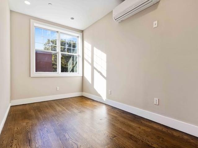 1 11 Lexington Avenue A AA Line 4 Bed 2 Bath