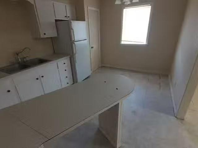 1 1 and 2 Bedroom Duplex Units Walking Distance to LA Tech