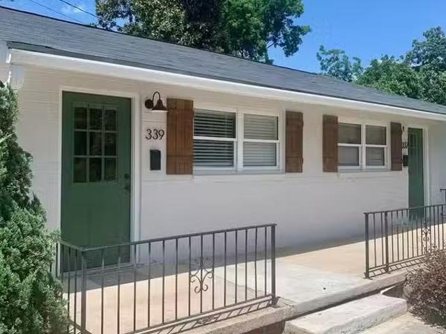 $1,250 2 Bedroom 1 Bathroom apartment walking distance to In.